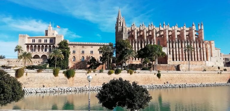 Tourist information in Palma de Mallorca and its surroundings